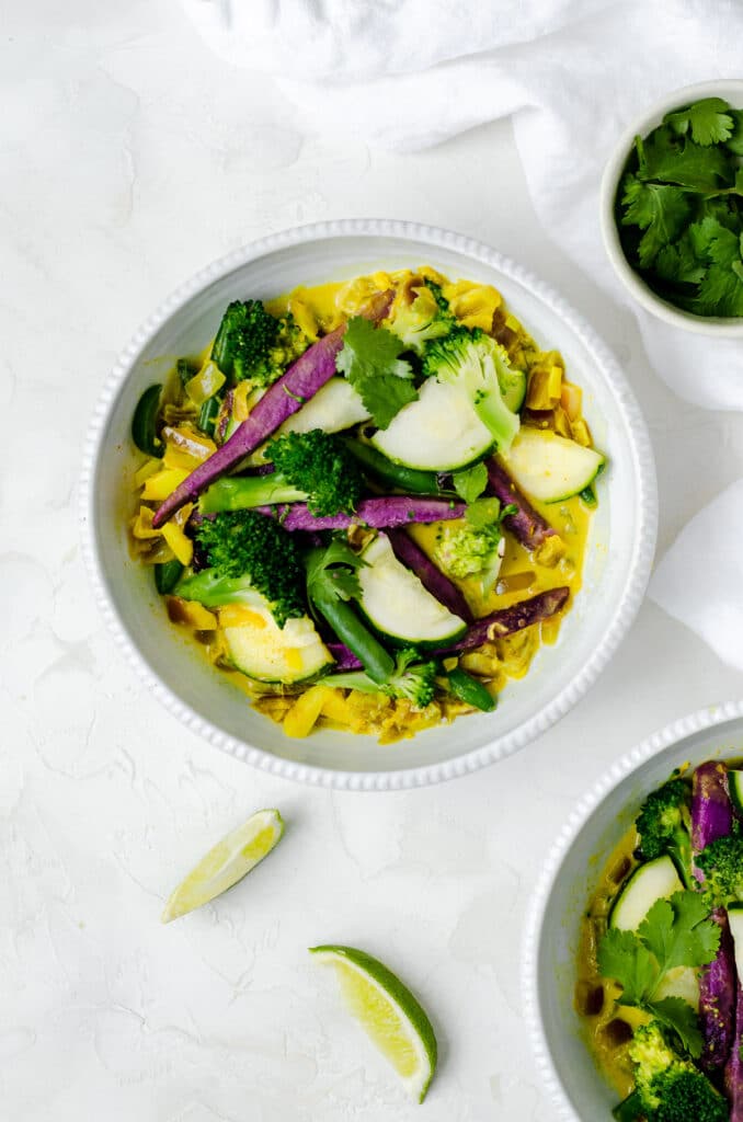 Sunshine In a Bowl: Yellow Coconut Lemongrass Curry – Eat Beautifully